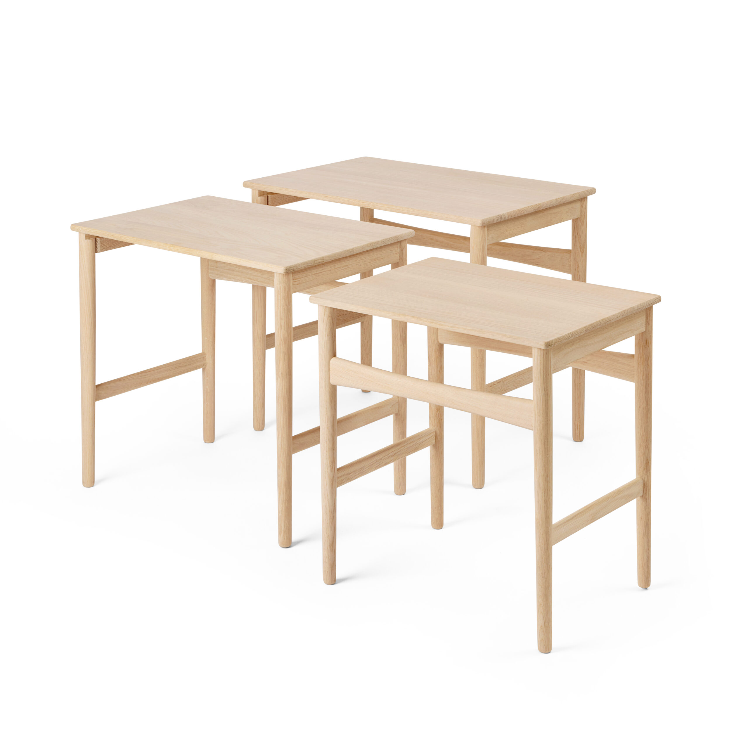 Hans J. Wegner’s Nesting Tables opnieuw uitgebracht door Carl Hansen ...