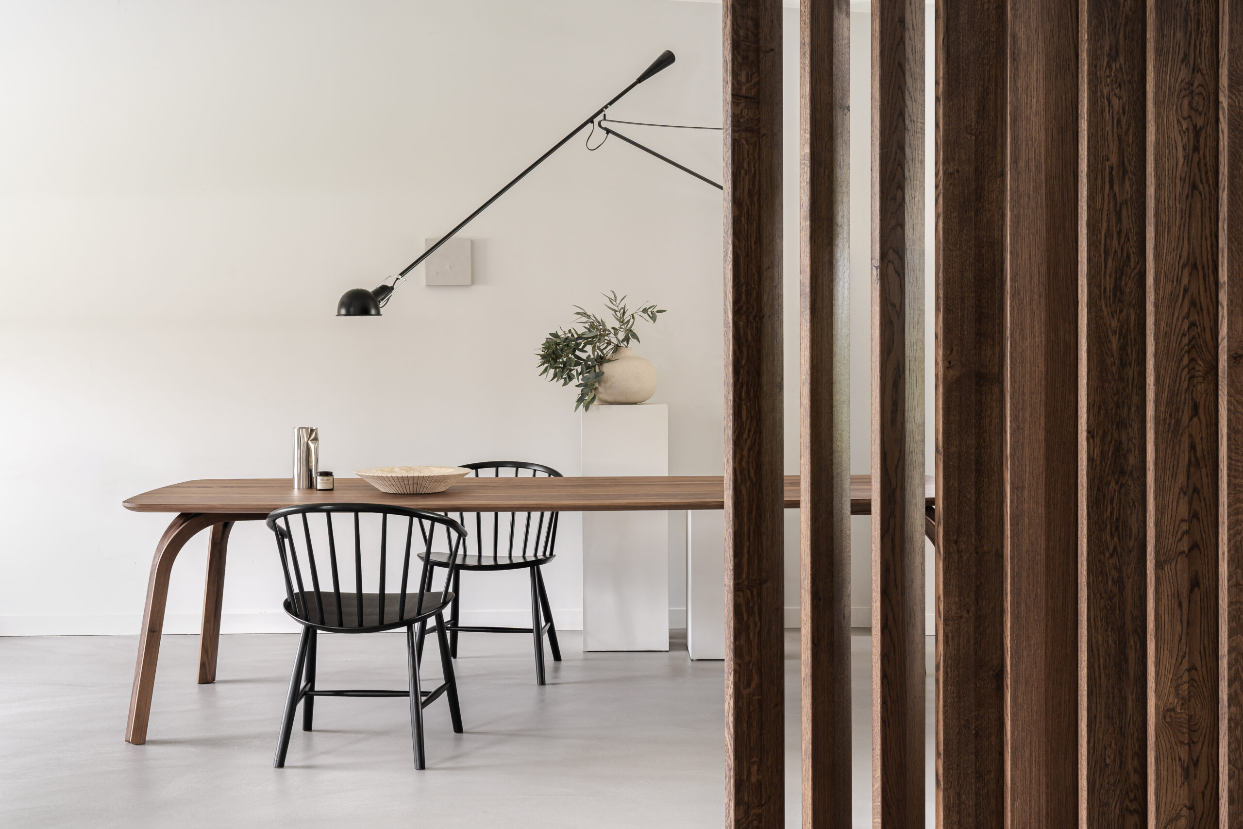 Gebogen hout geïnspireerd op het proces van celdeling | Interior Business